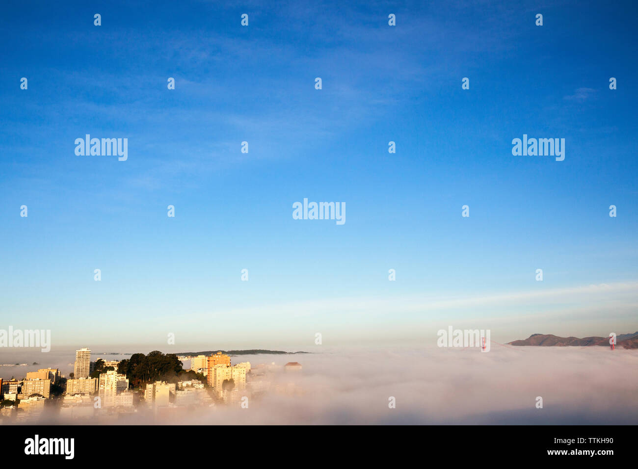 Clouds and buildings hi-res stock photography and images - Alamy