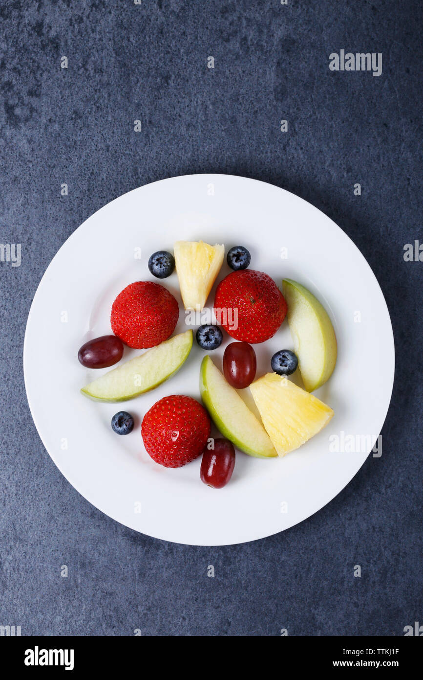 Fruits in plate table apple fruit hi-res stock photography and images ...