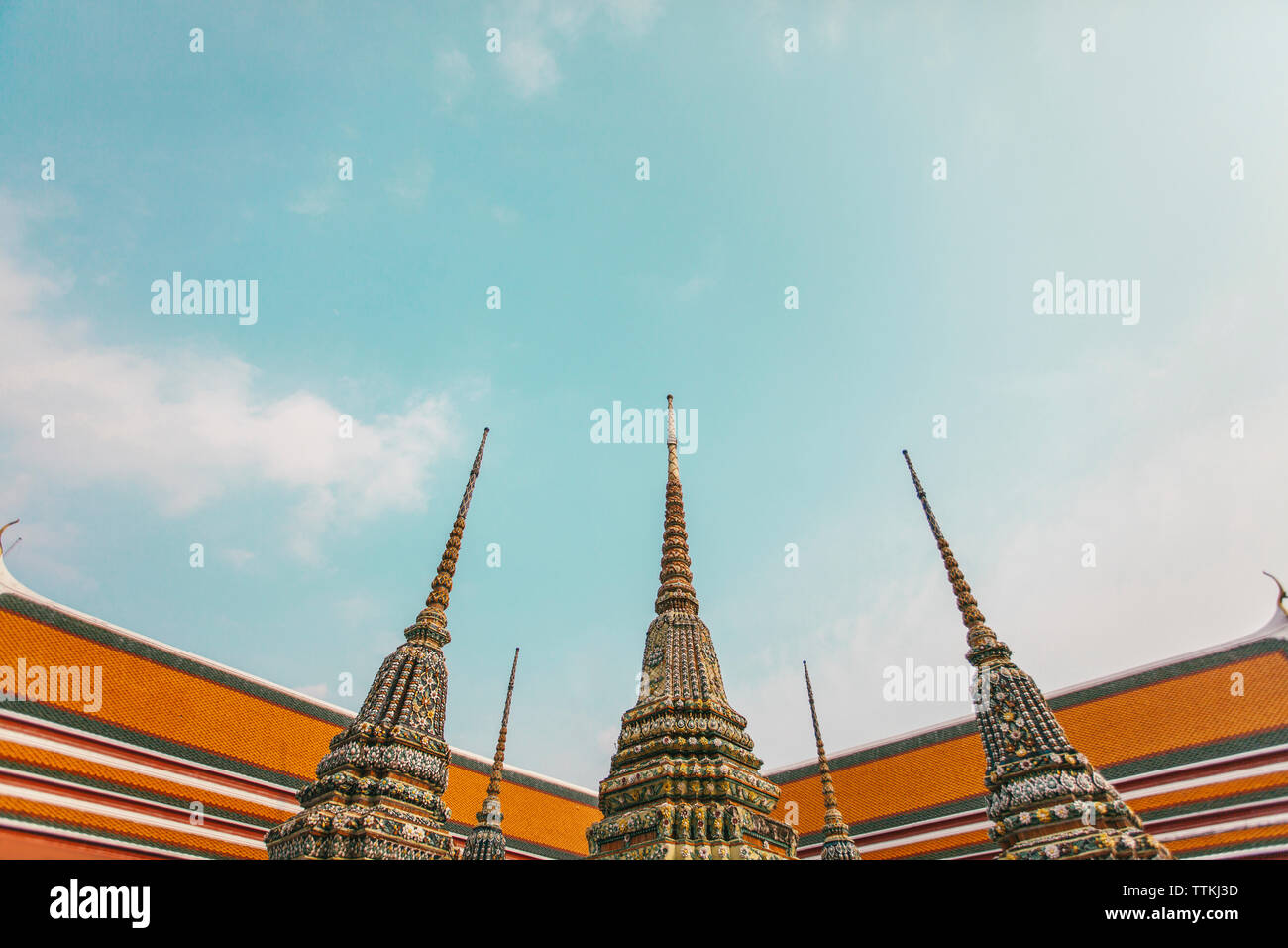 Sky and temples hi-res stock photography and images - Alamy