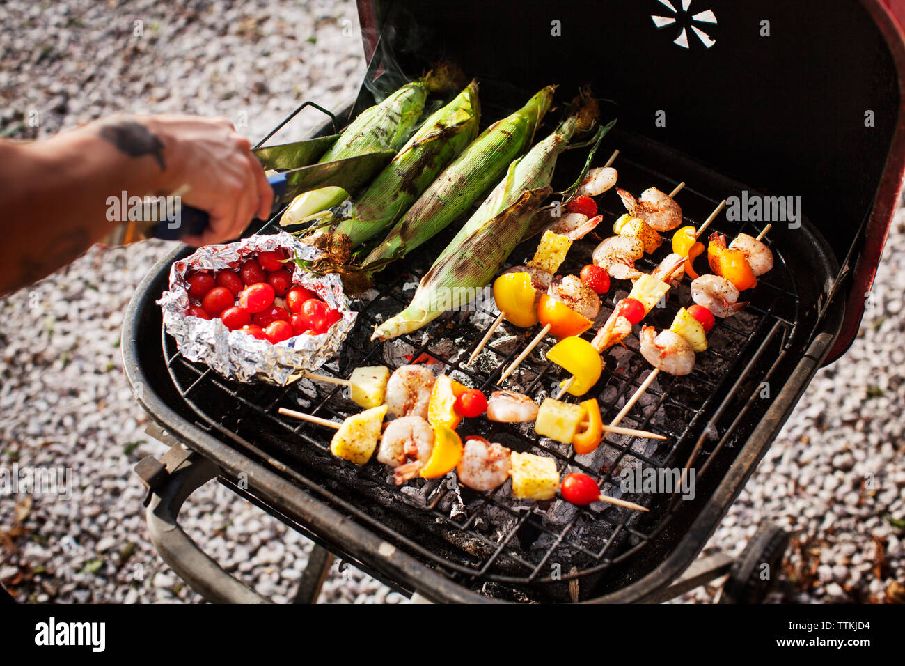 Overhead barbecue tongs hi-res stock photography and images - Alamy