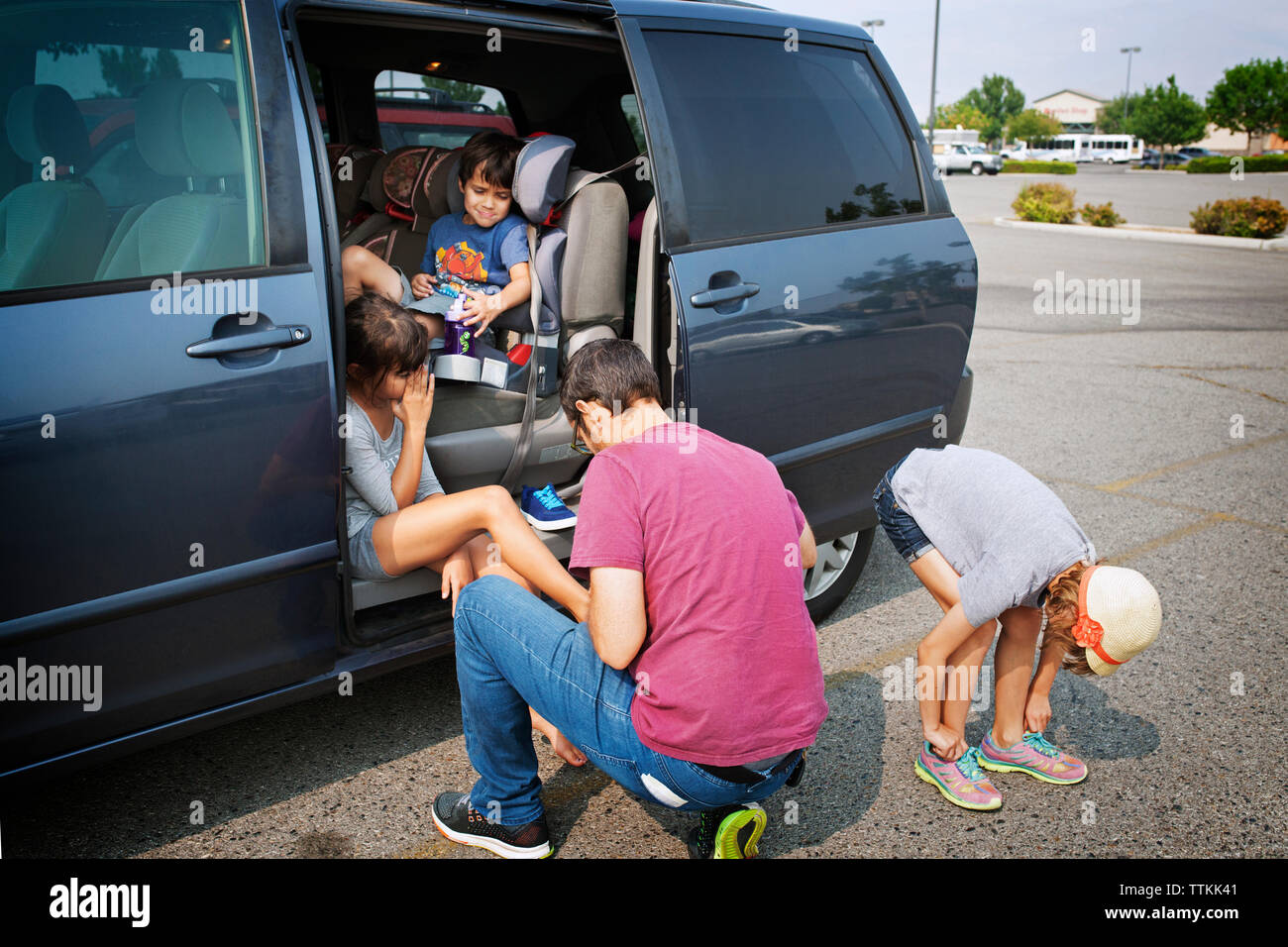 Family van hi-res stock photography and images - Alamy