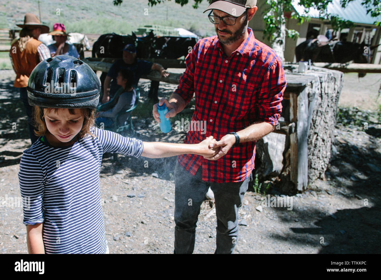 Man spraying field hi-res stock photography and images - Alamy