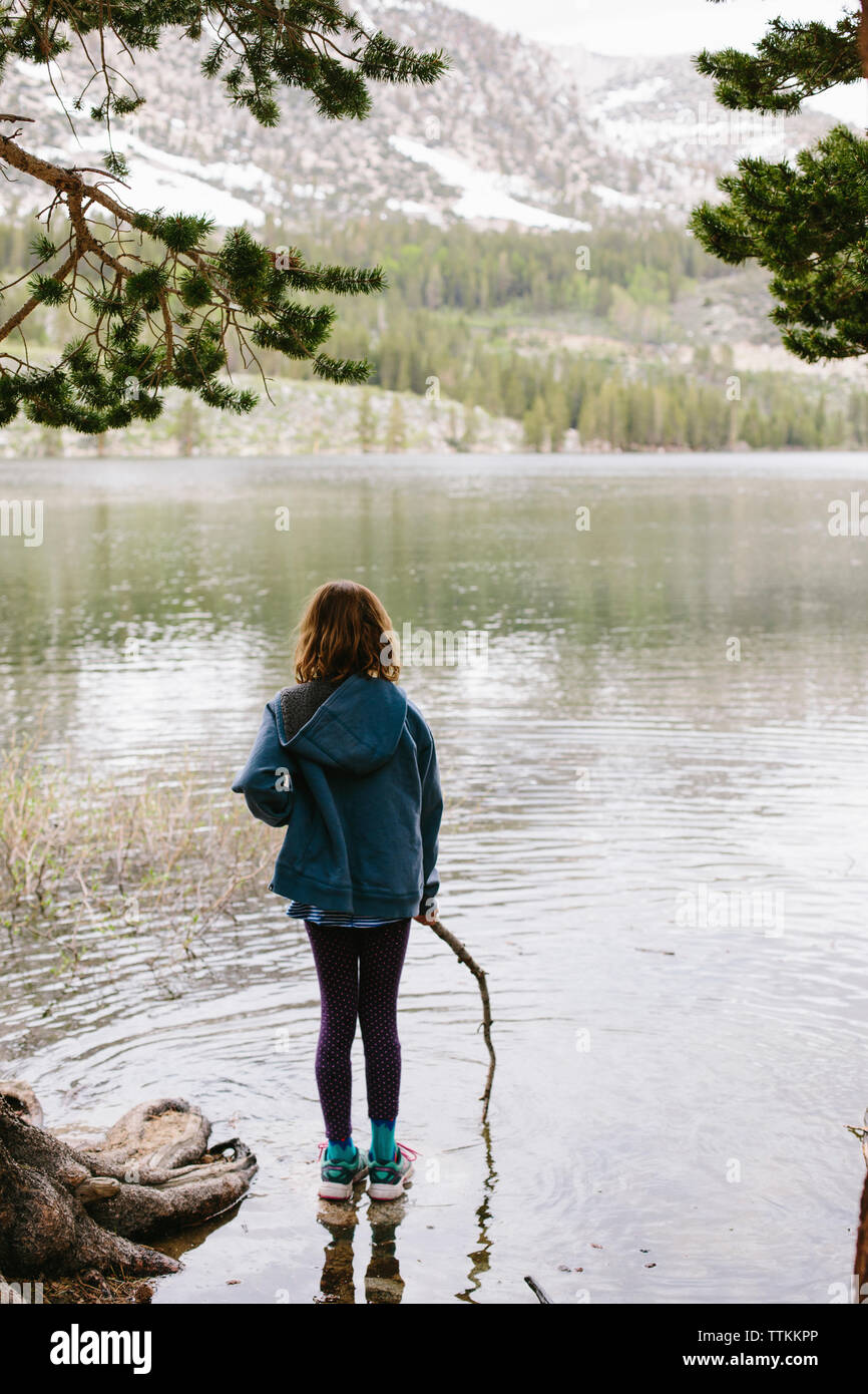 Girl lake mountains hi-res stock photography and images - Alamy