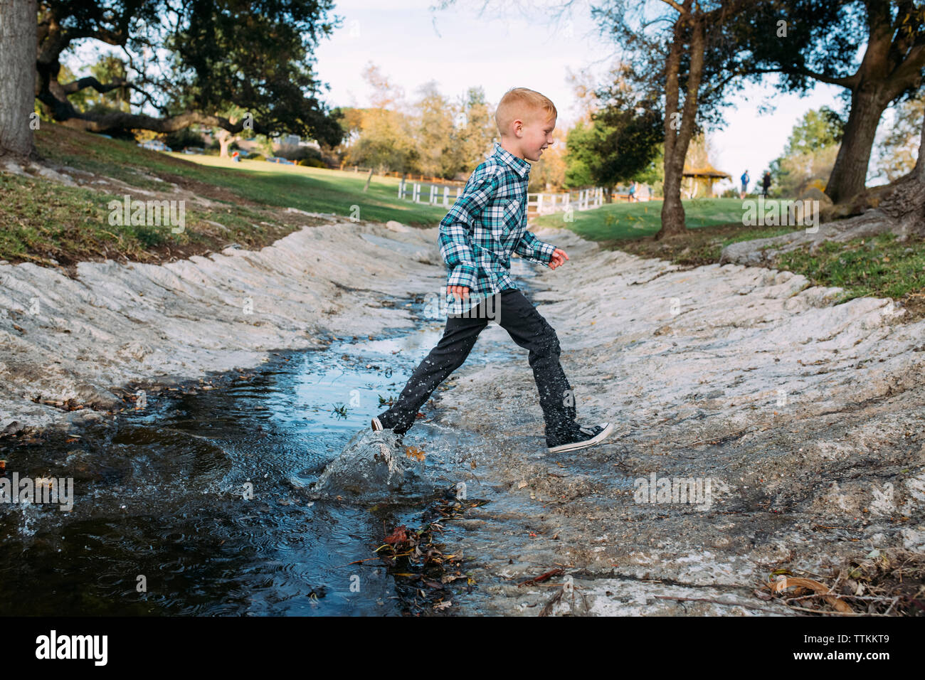 Boy jumping profile hi-res stock photography and images - Alamy
