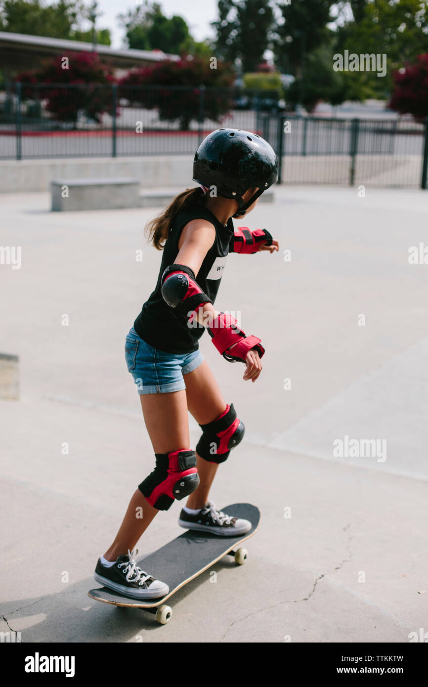 Skateboarding hi-res stock photography and images - Alamy