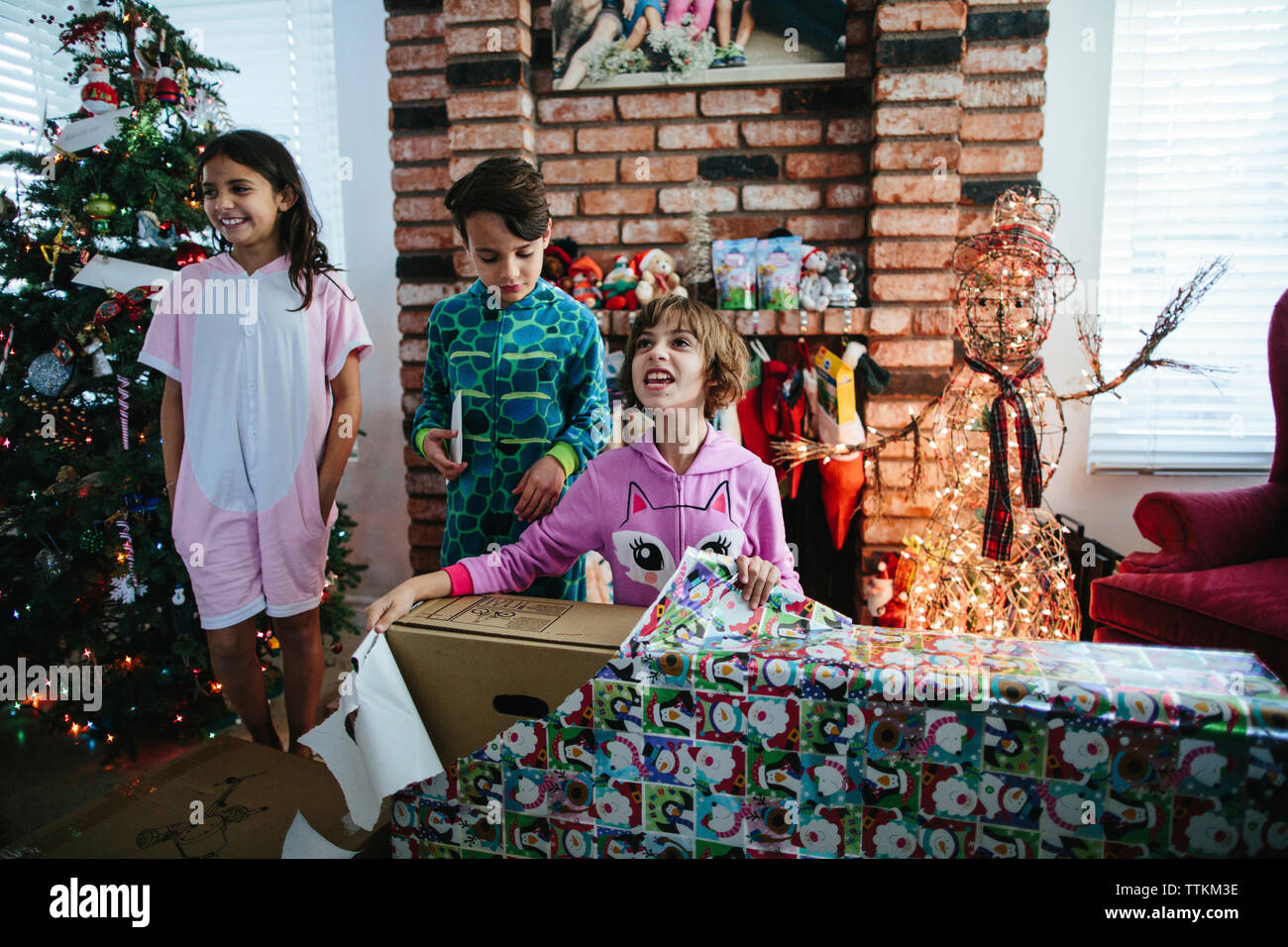 Present opening hi-res stock photography and images - Alamy