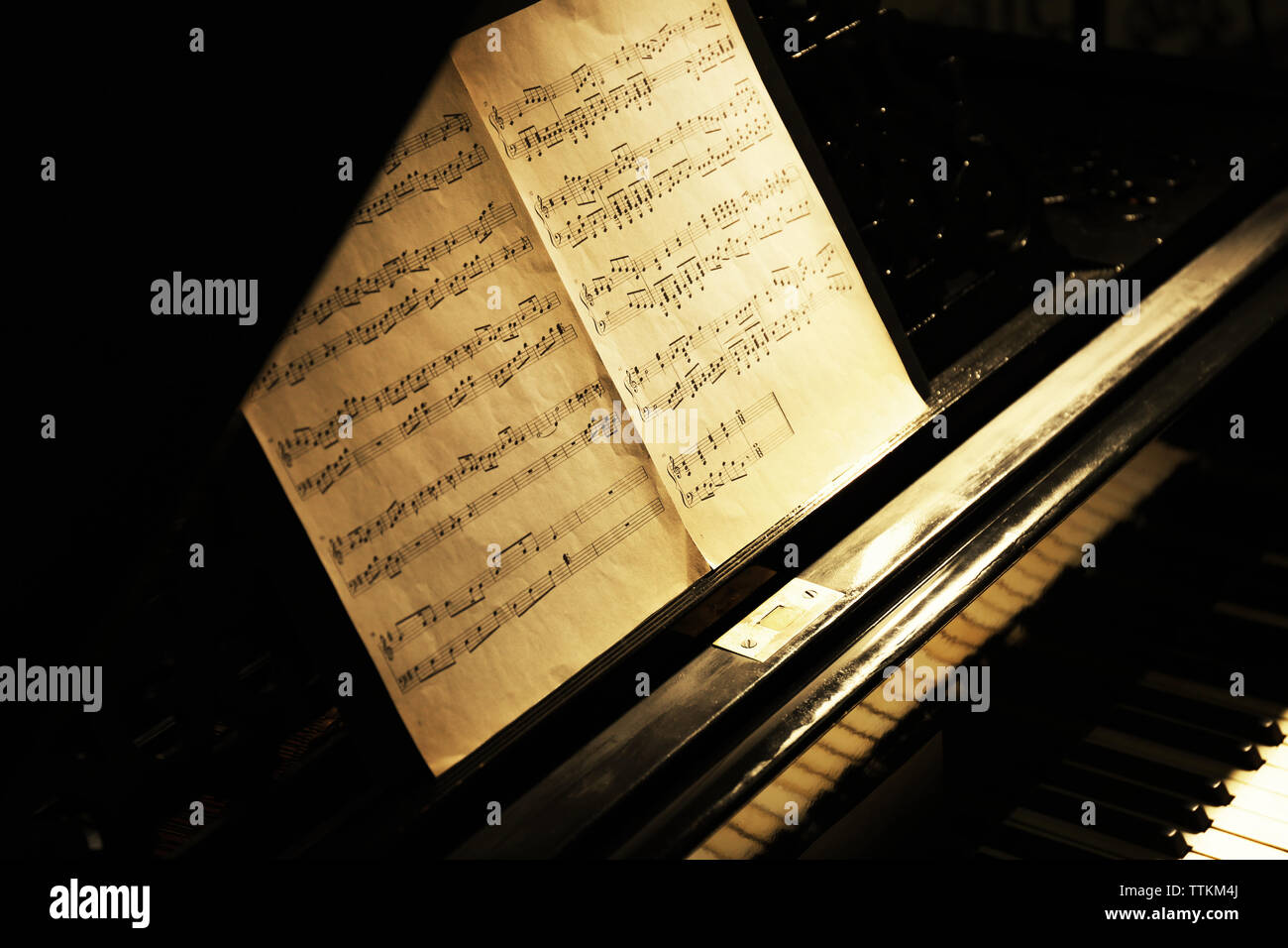 Musical notes on black piano, close up Stock Photo - Alamy
