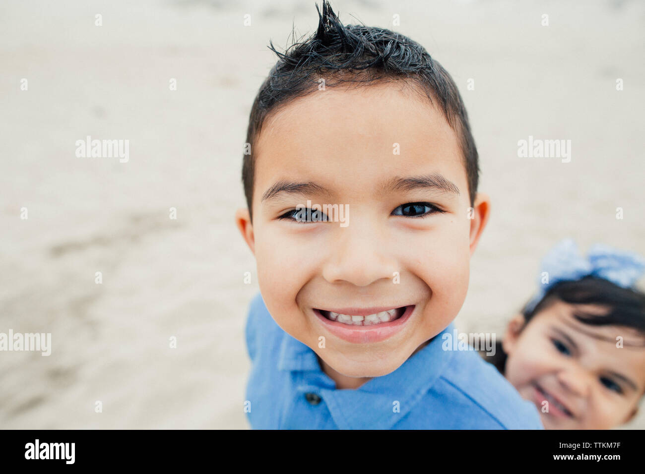 Boy girl child camera hi-res stock photography and images - Alamy
