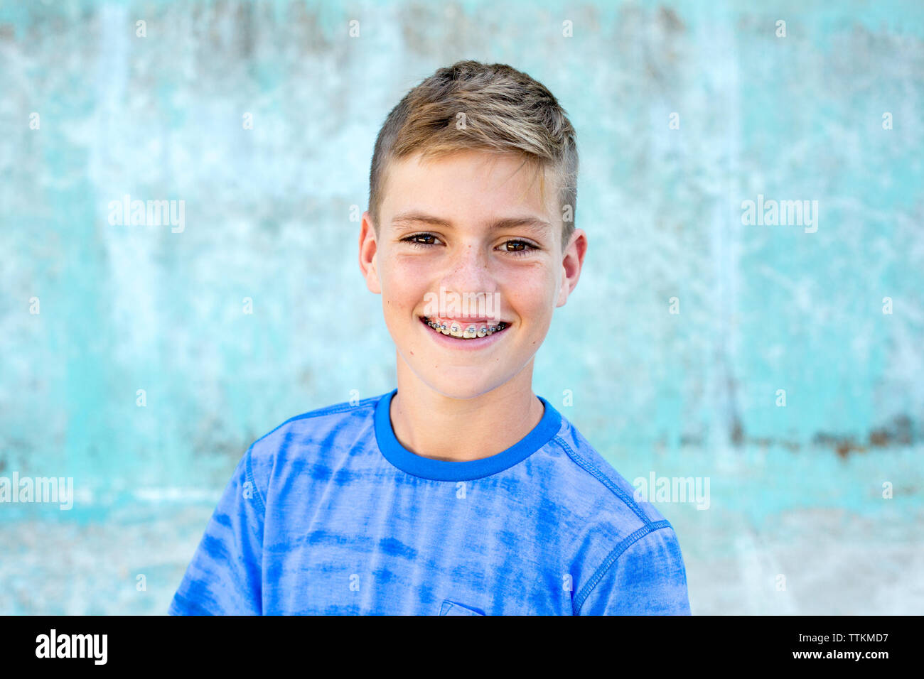 Smiling teen boy portrait hi-res stock photography and images - Alamy