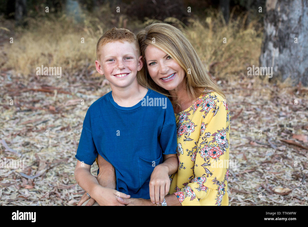 Portrait of mother and son smiling Stock Photo - Alamy