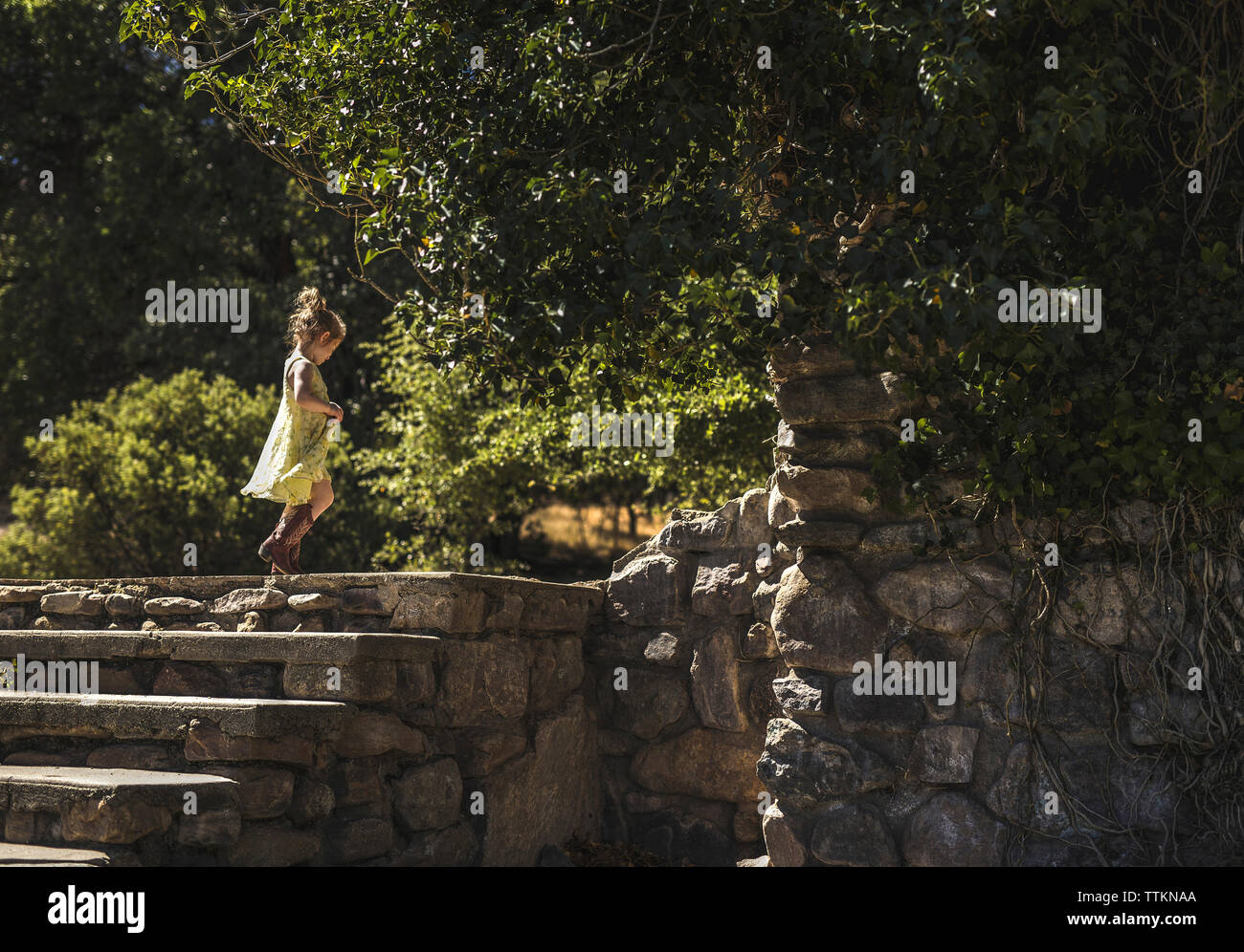 Girl steps hi-res stock photography and images - Alamy