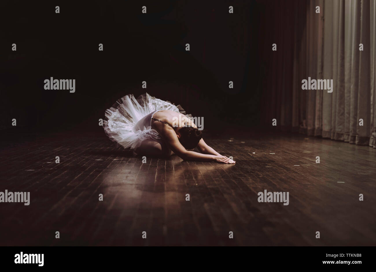 Flexibility ballet hi-res stock photography and images - Alamy