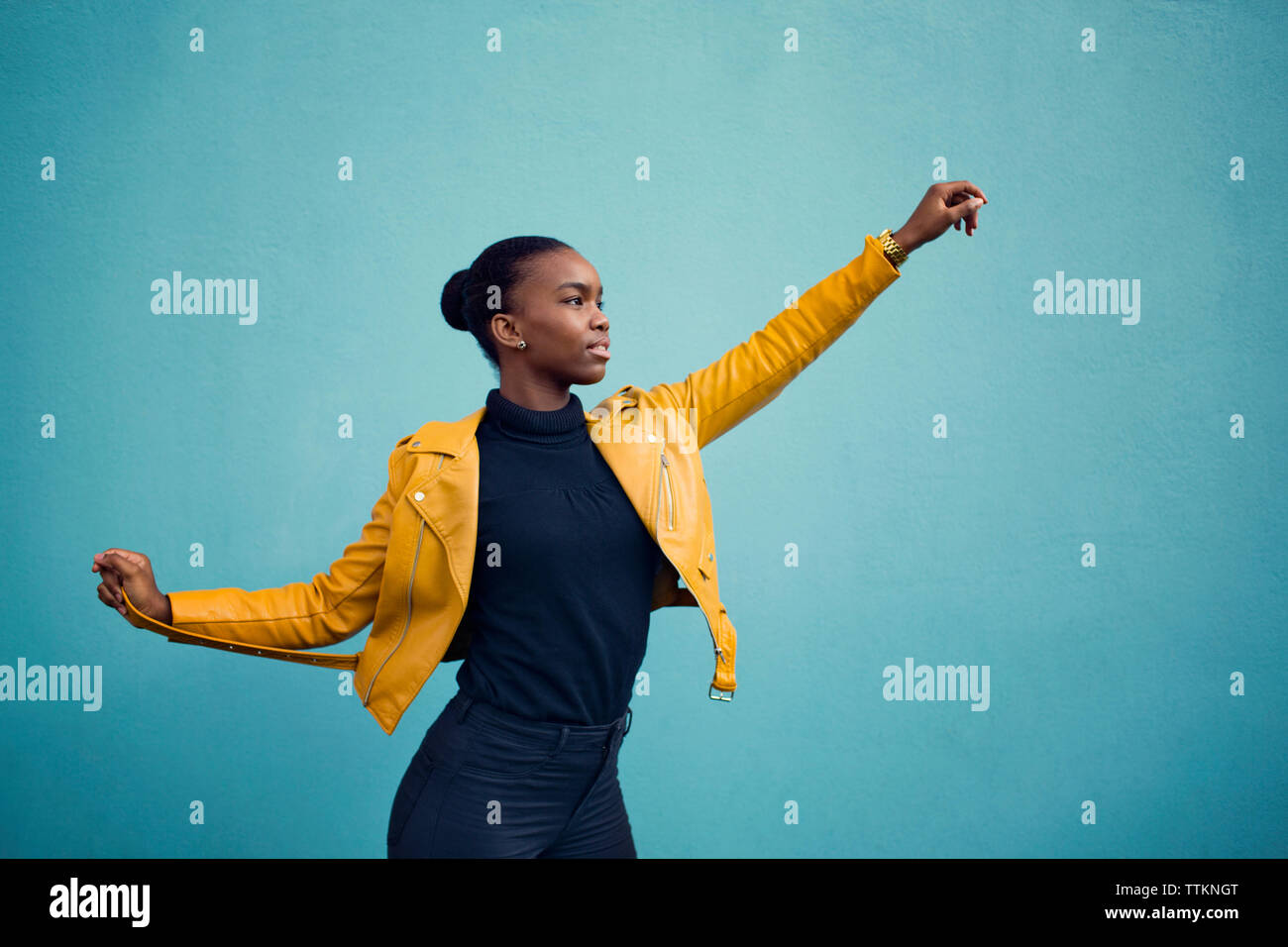 Posing outstretched arms hi-res stock photography and images - Alamy