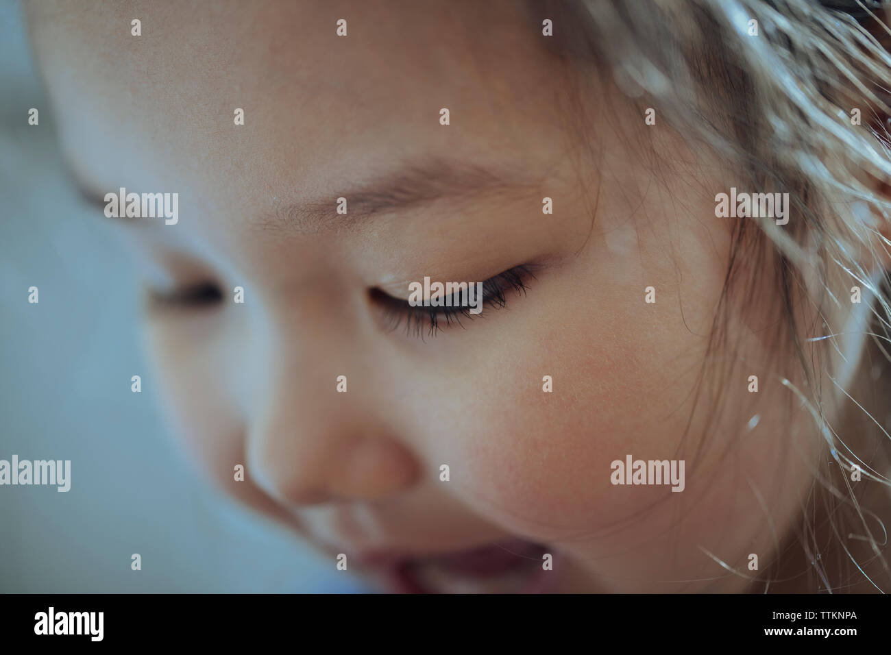 Girl looking down hi-res stock photography and images - Alamy