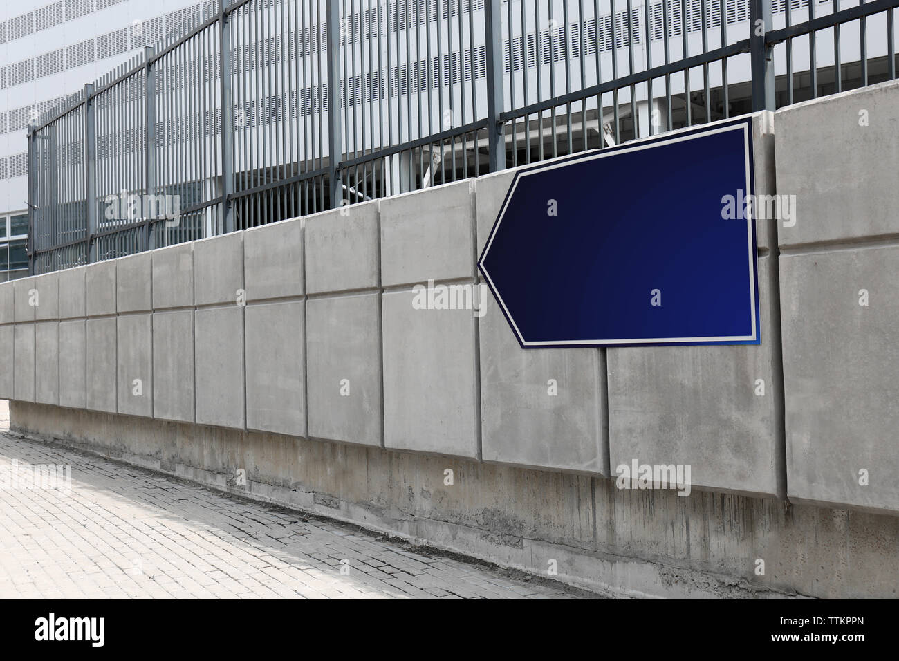 One way sign Stock Photo - Alamy