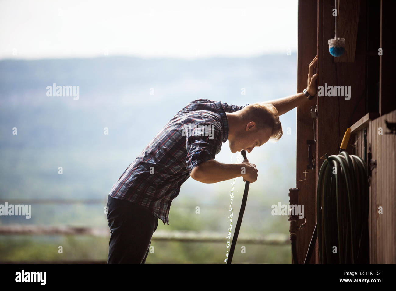 Man holding hose hi-res stock photography and images - Alamy