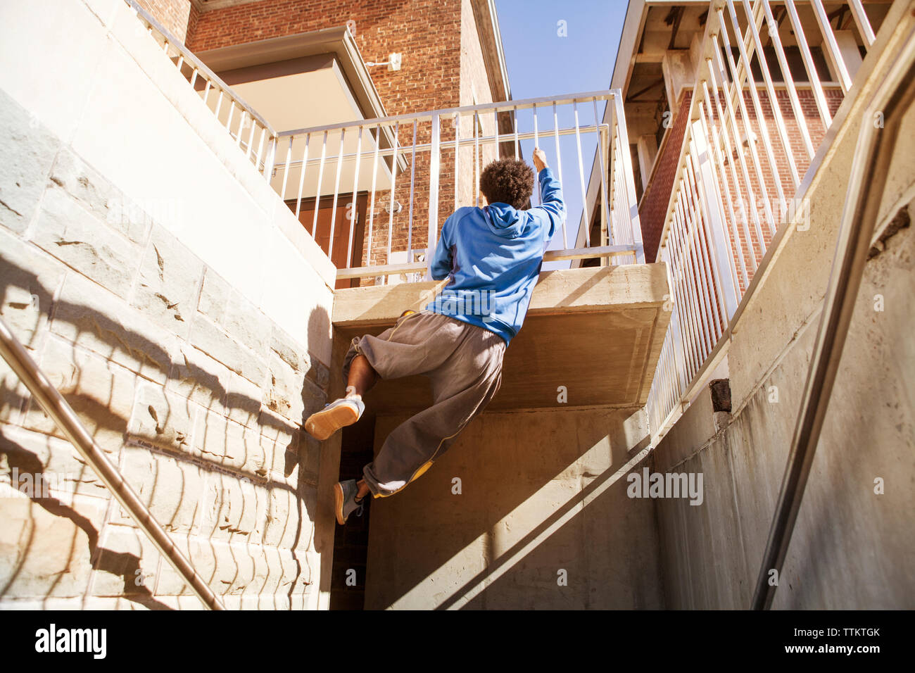 Climbing buildings hi-res stock photography and images - Alamy