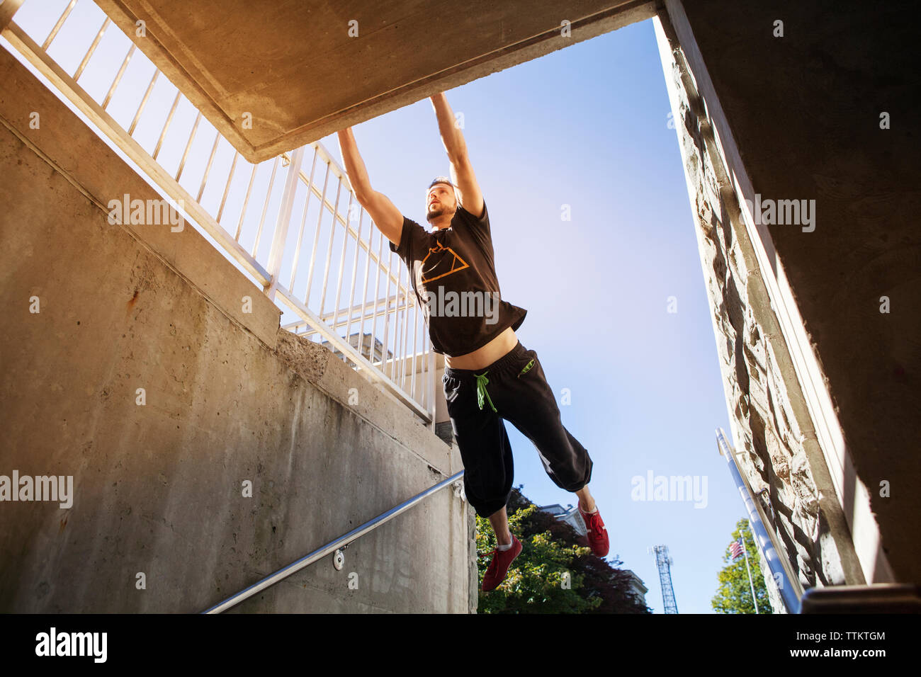 Man hanging hi-res stock photography and images - Alamy
