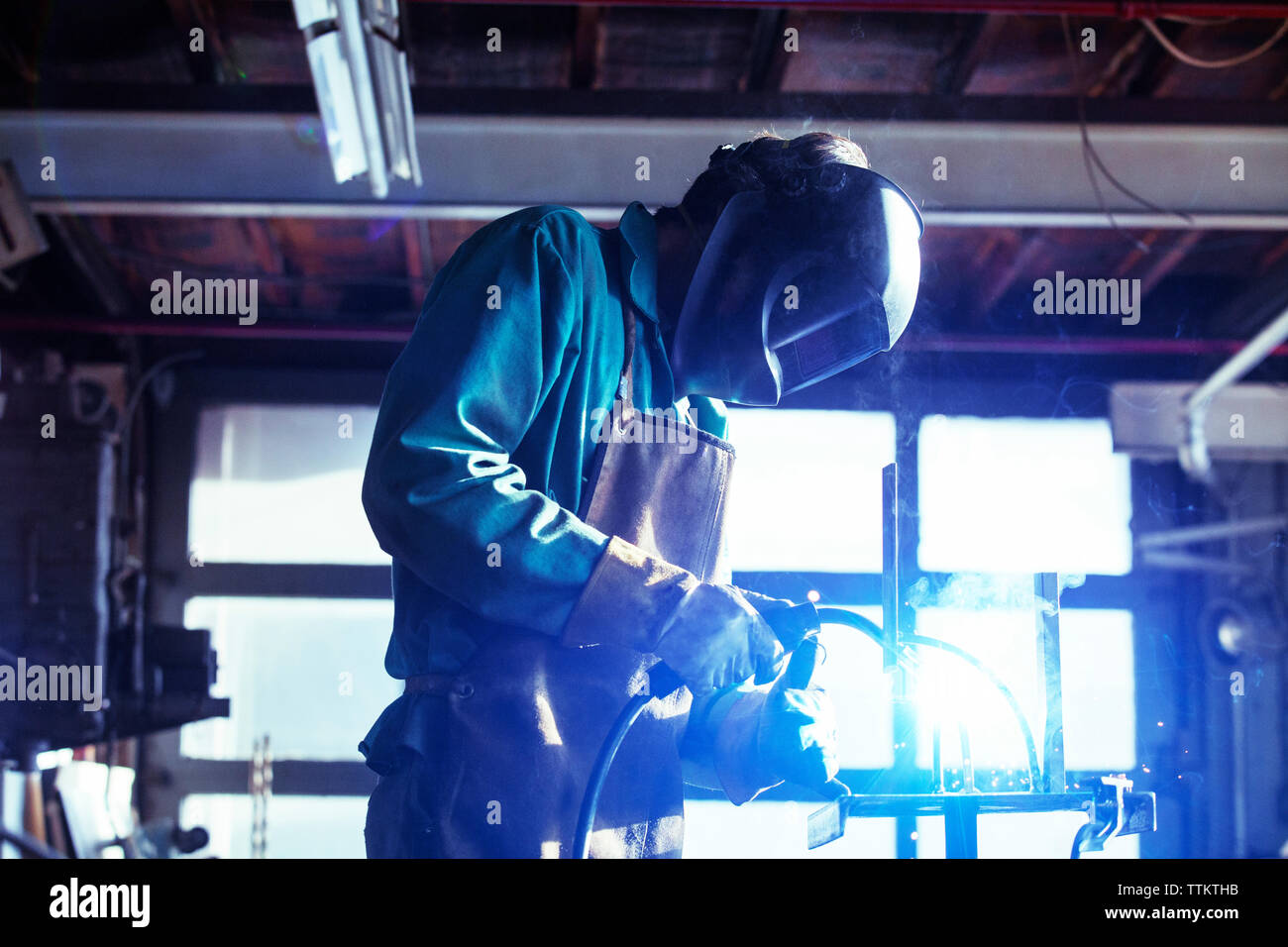 Welder welding hi-res stock photography and images - Alamy