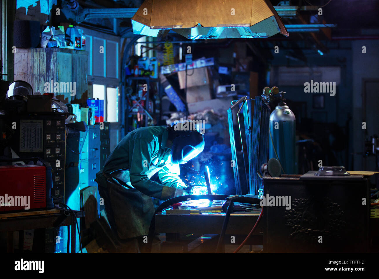 Welding worker helmet fire hi-res stock photography and images - Alamy