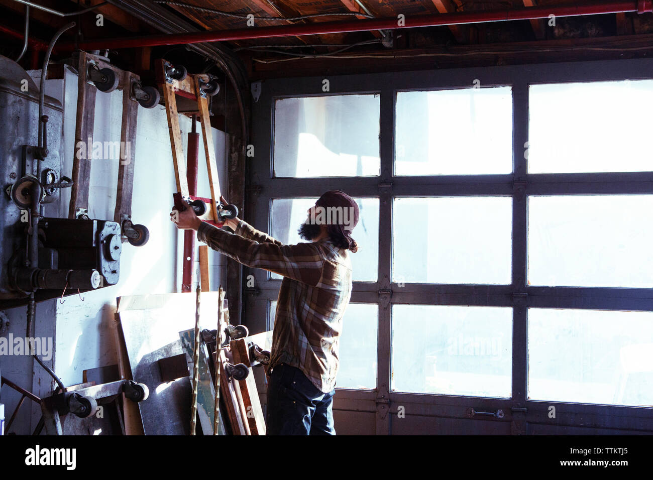 Old man in his business in workshop hi-res stock photography and images ...
