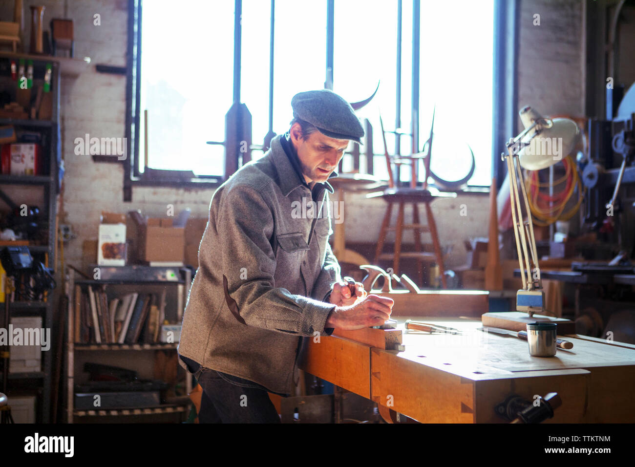 Wood planning hi-res stock photography and images - Alamy
