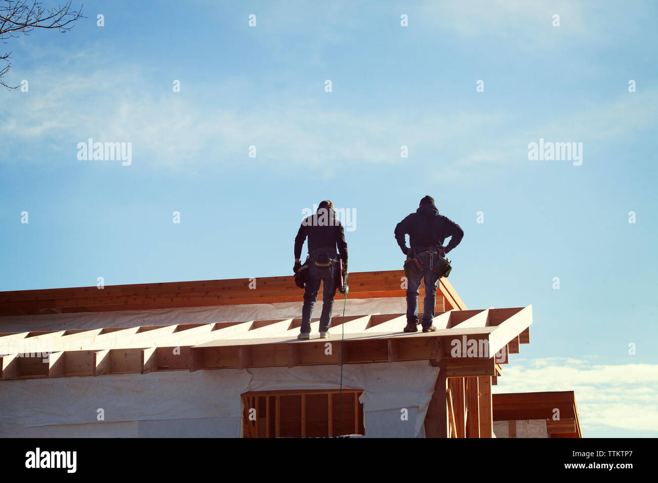 Construction workers on beam hi-res stock photography and images - Alamy