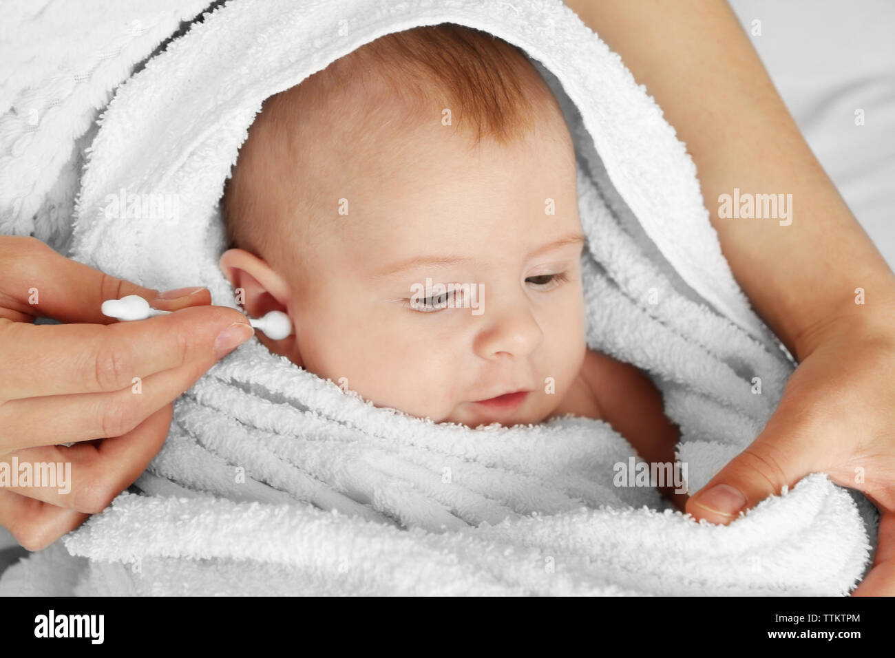 Cleaning small baby ears Stock Photo - Alamy