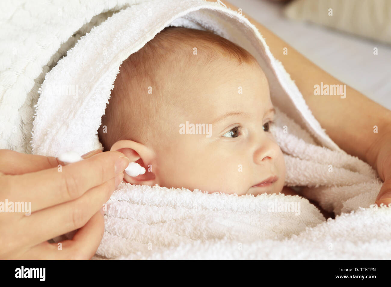 Cleaning small baby ears Stock Photo - Alamy
