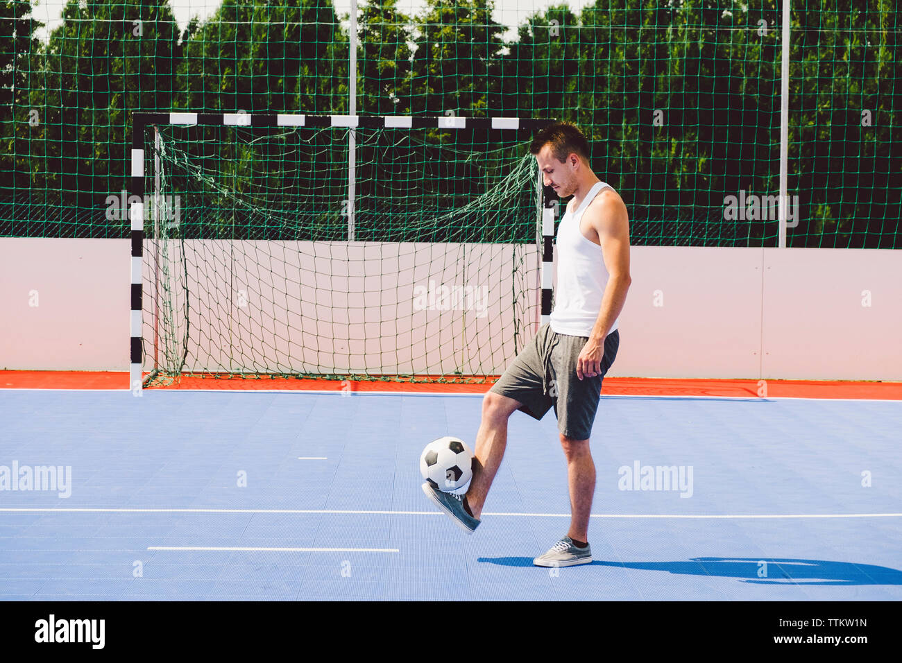 Sunny day soccer hi-res stock photography and images - Alamy