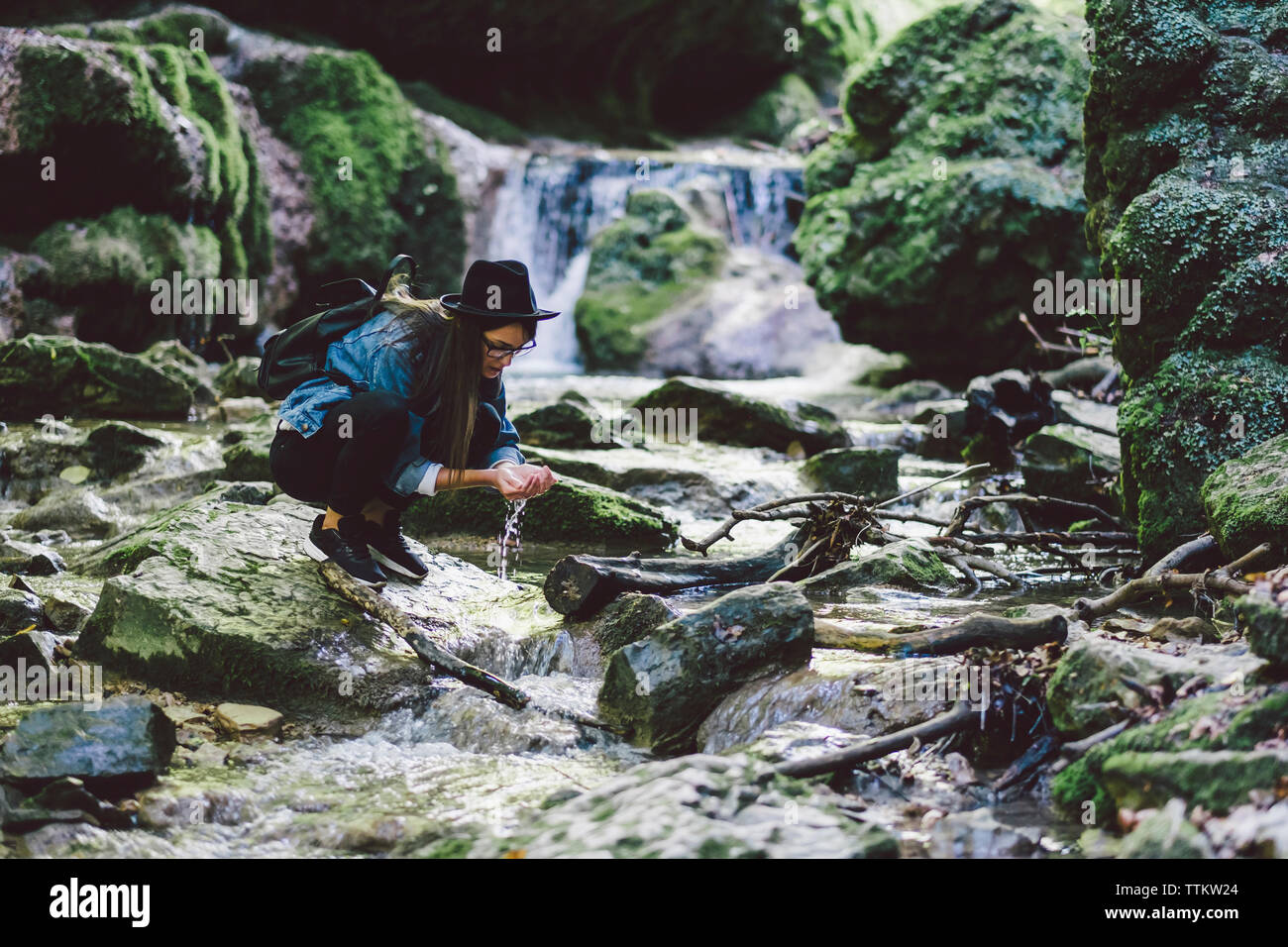 Side view woman crouching on hi-res stock photography and images - Alamy