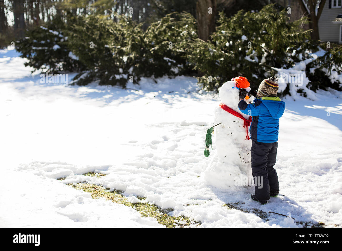 Snowman shadow hi-res stock photography and images - Alamy