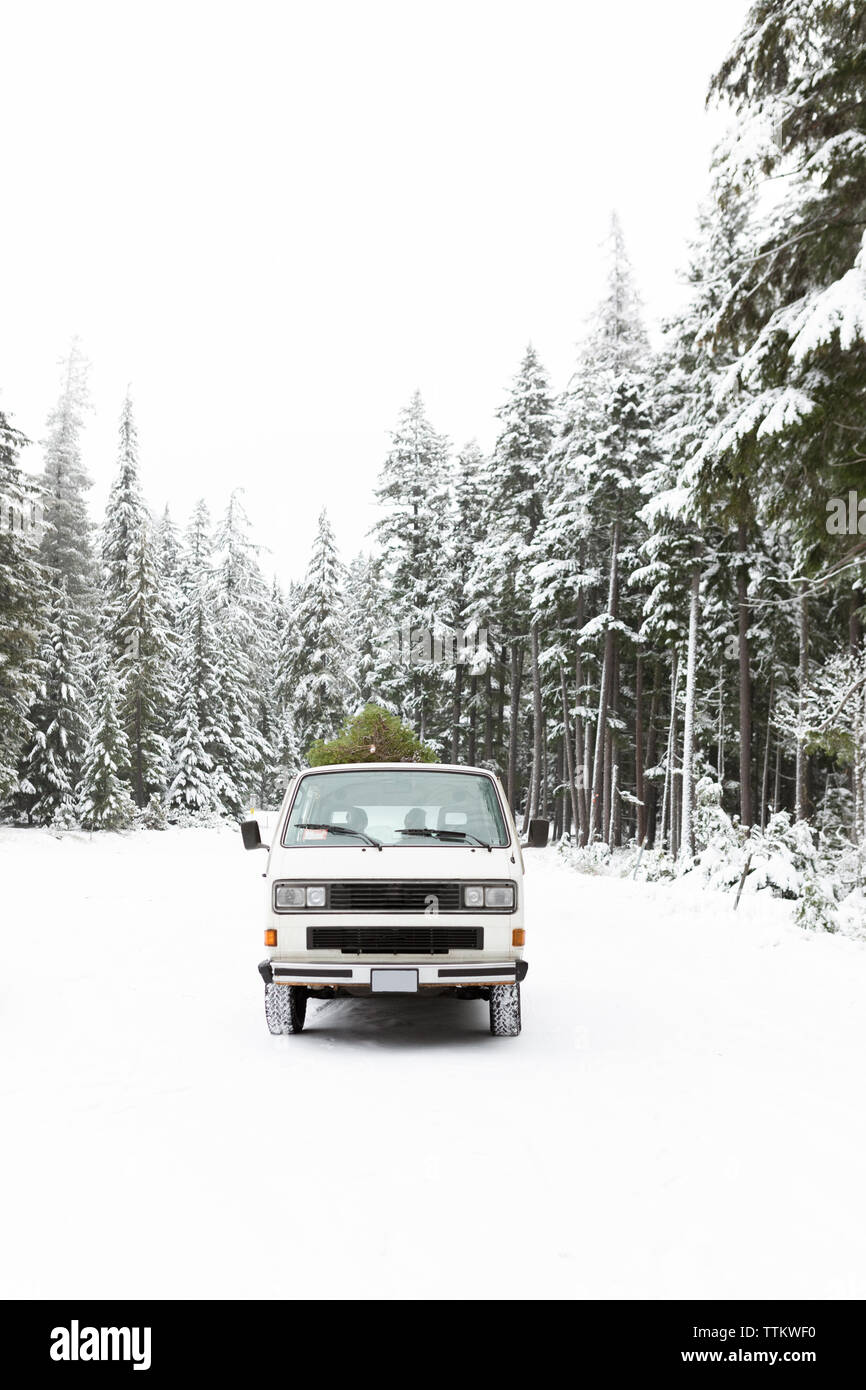 Packed van hi-res stock photography and images - Alamy