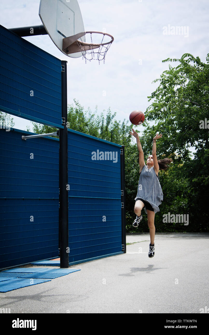 Girl playing basketball on court Stock Photo - Alamy