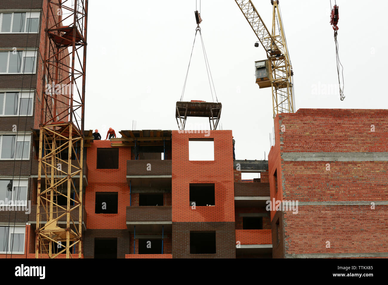Construction of residential house Stock Photo - Alamy