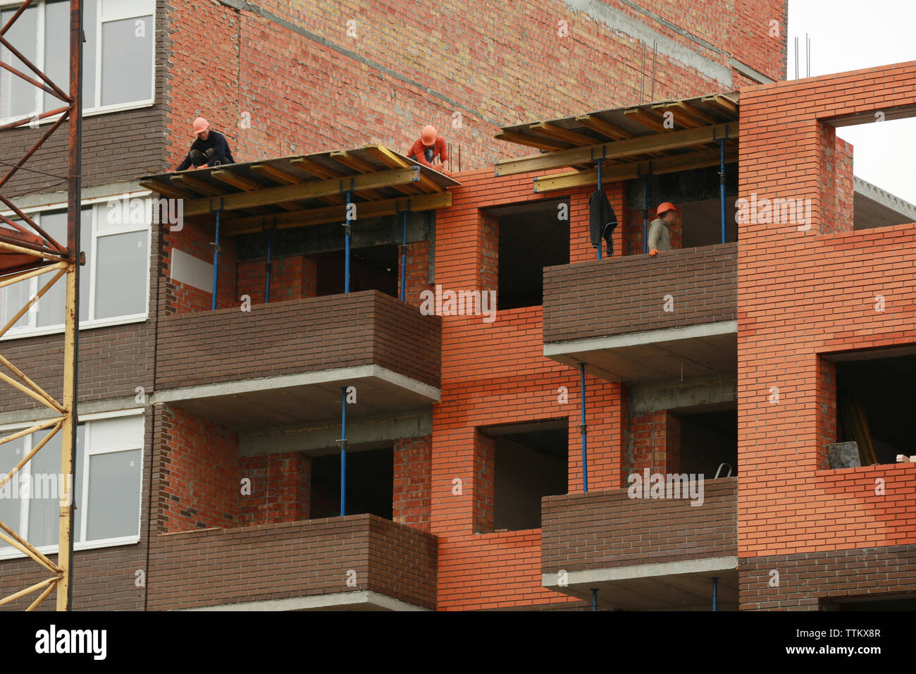 Construction of residential house Stock Photo - Alamy