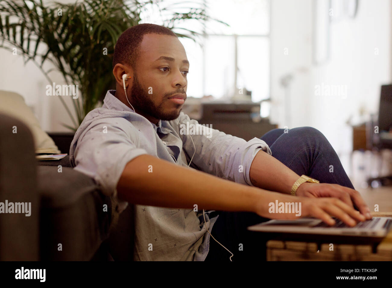 Illustrator male hi-res stock photography and images - Alamy