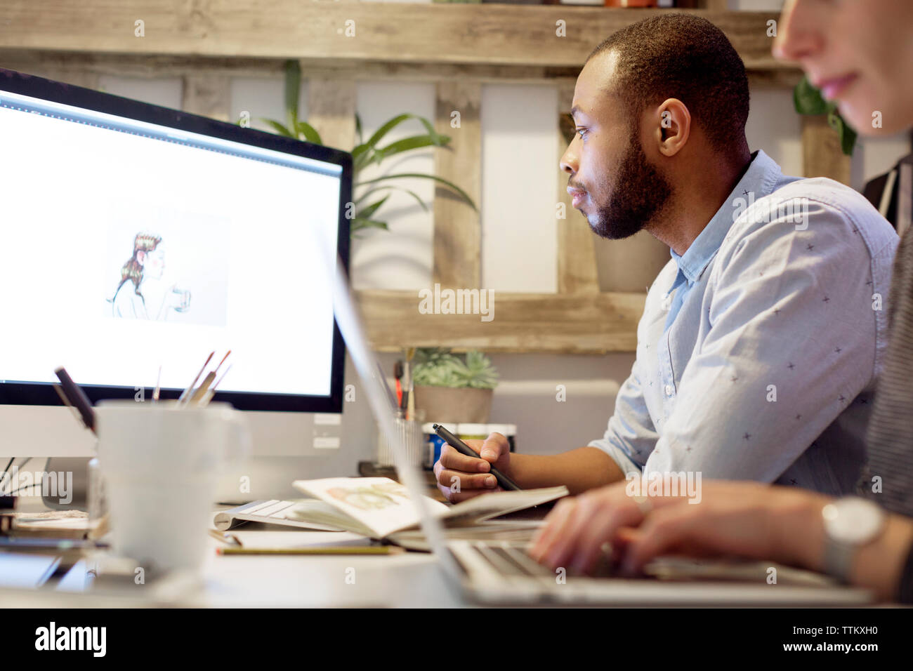 Holding drawing up to laptop hi-res stock photography and images - Alamy