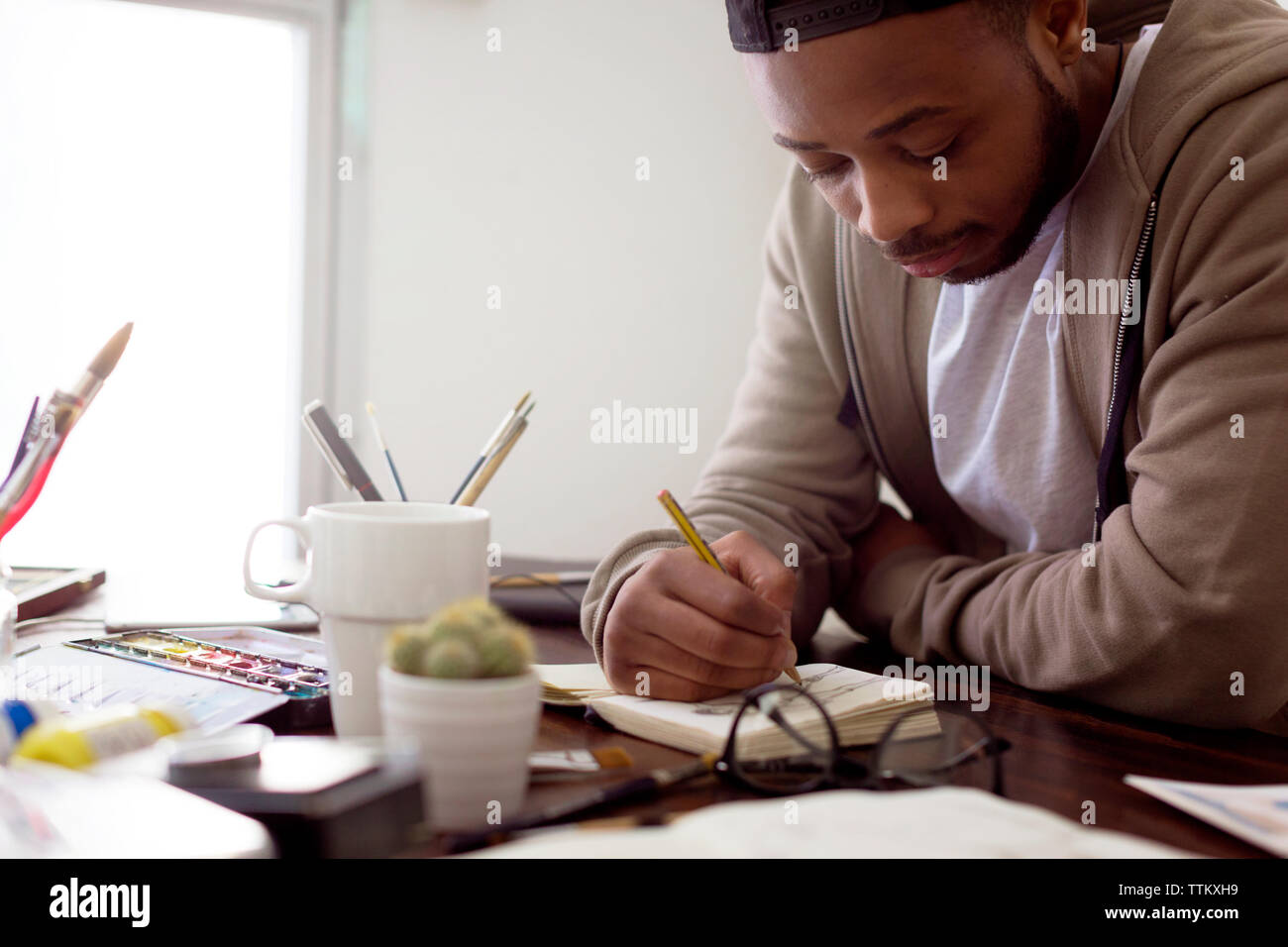 Professional illustrator hi-res stock photography and images - Alamy