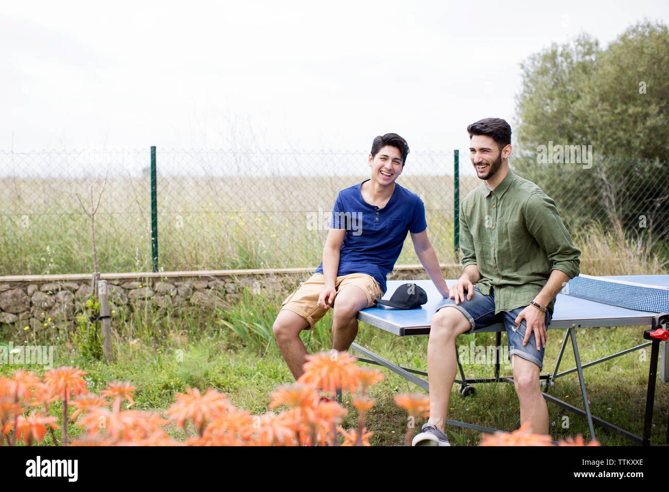 Happy table tennis hi-res stock photography and images - Alamy