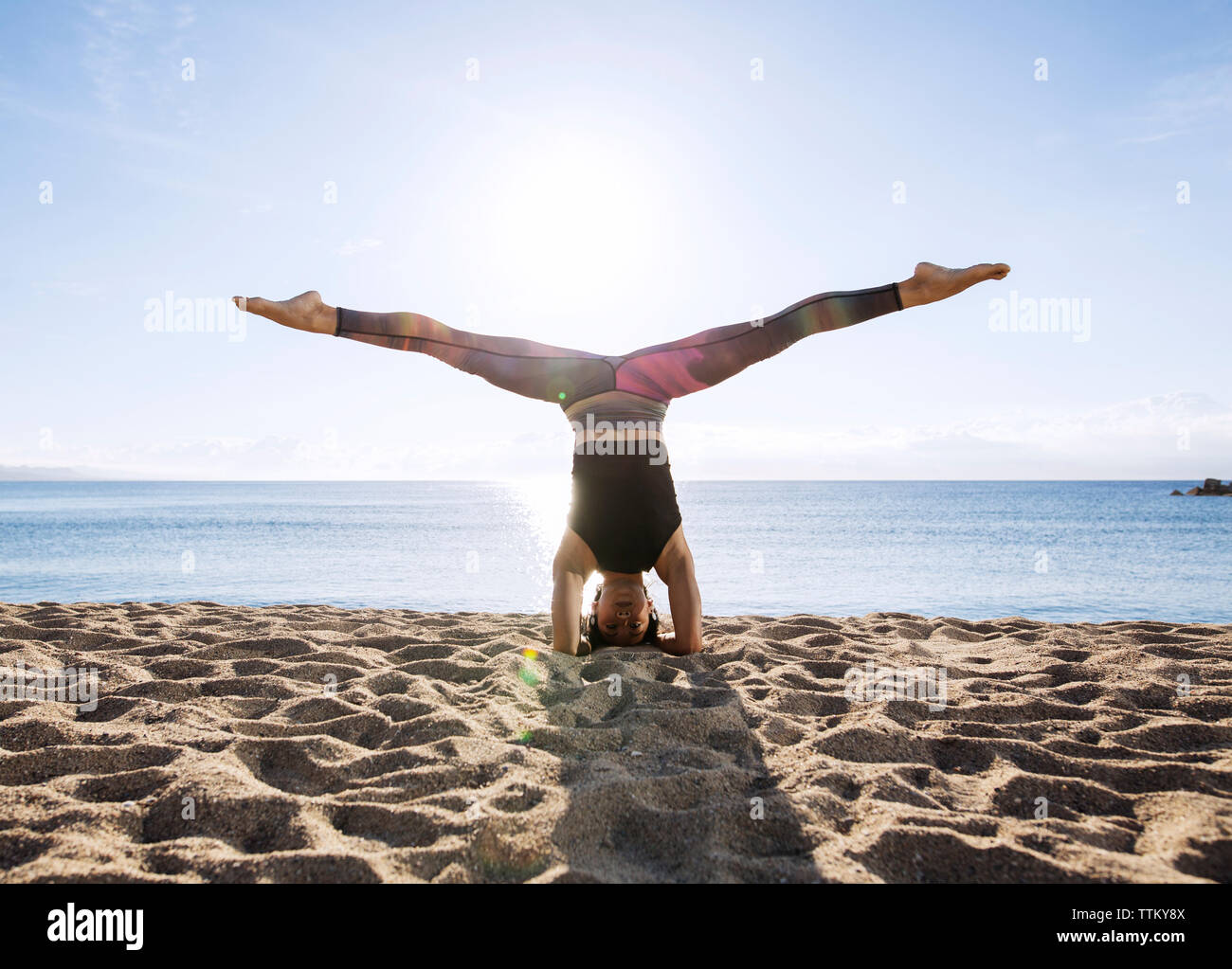Legs apart hi-res stock photography and images - Alamy