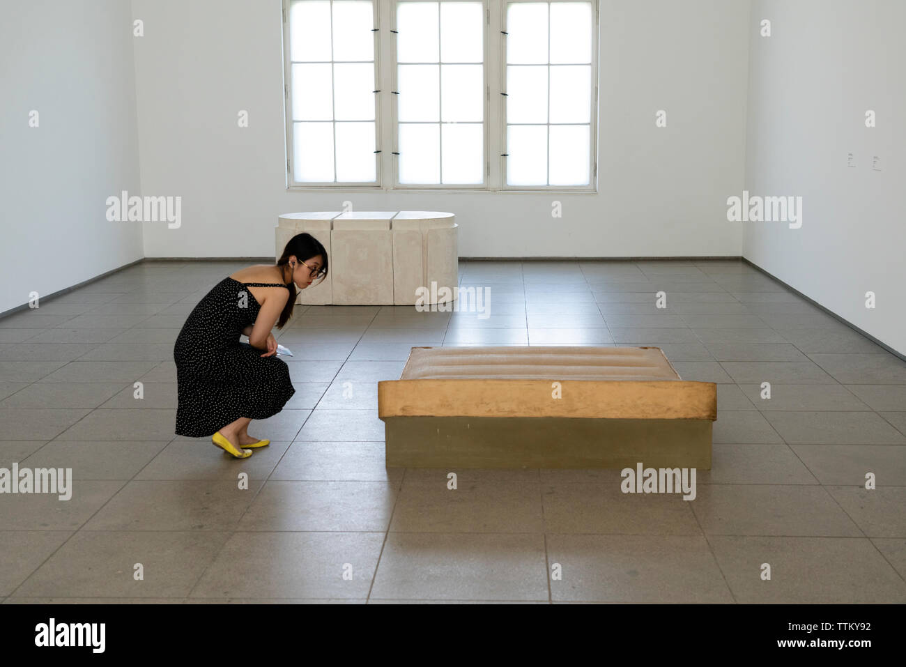 Rachel Whitehead art installation Untitled, 1991 at Hamburger Bahnhof ...