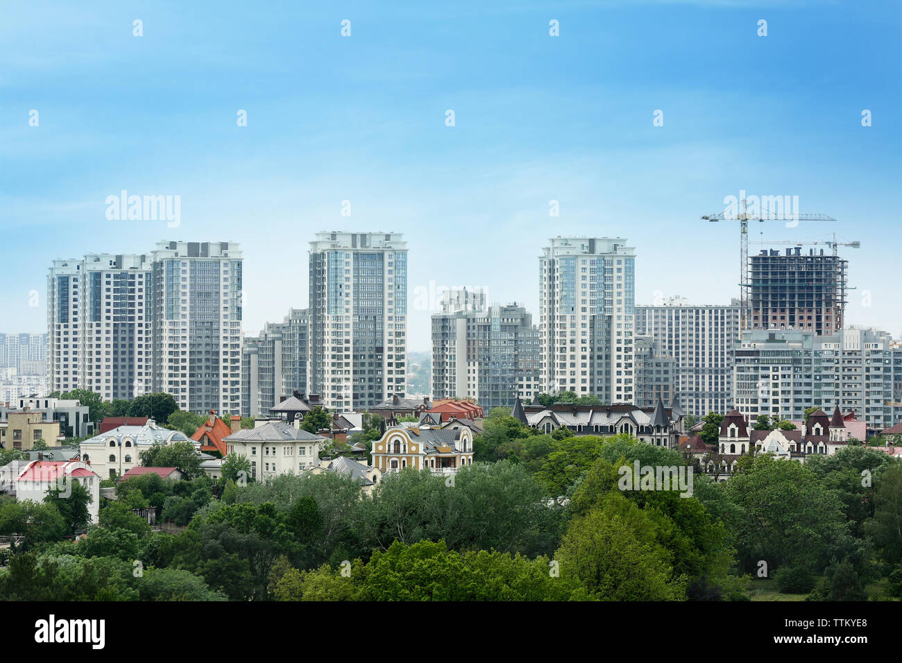 Green park and cityscape Stock Photo - Alamy