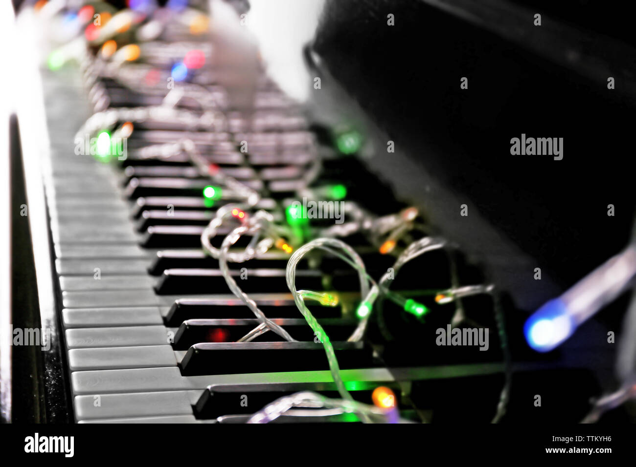 Christmas lights on piano keys, closeup Stock Photo - Alamy