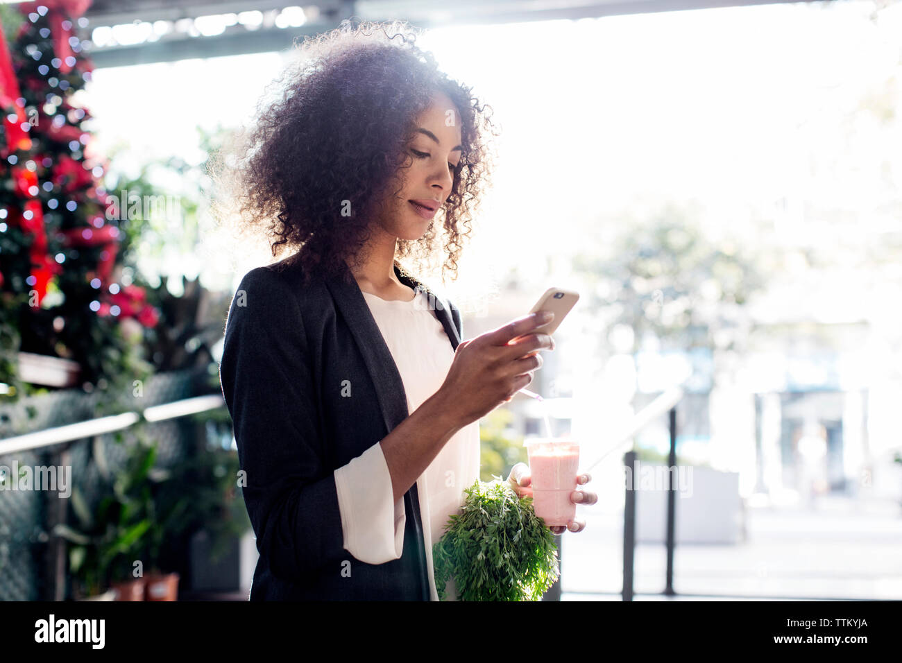 African woman shopping in supermarket hi-res stock photography and ...