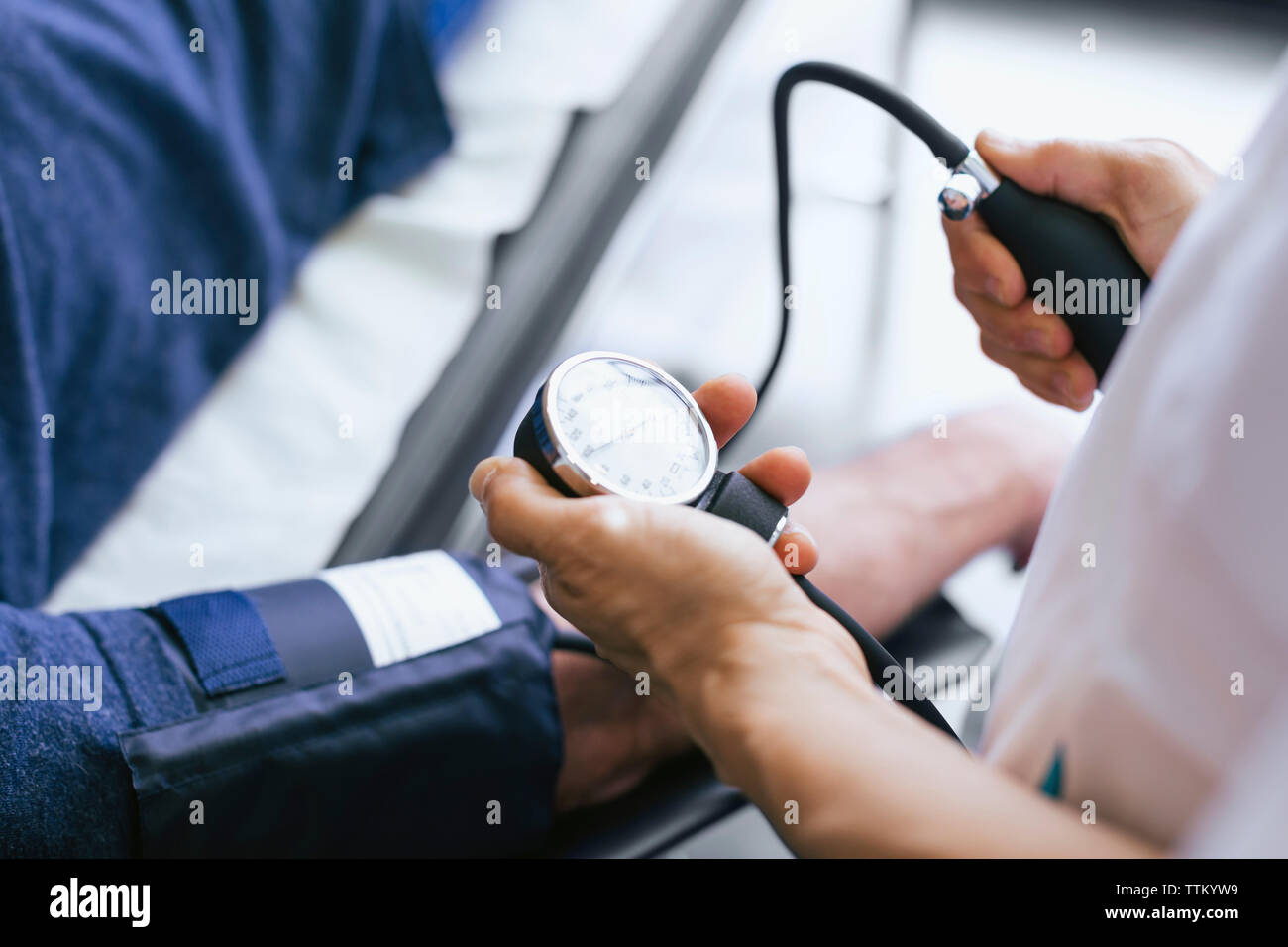 Taking pulse hi-res stock photography and images - Alamy