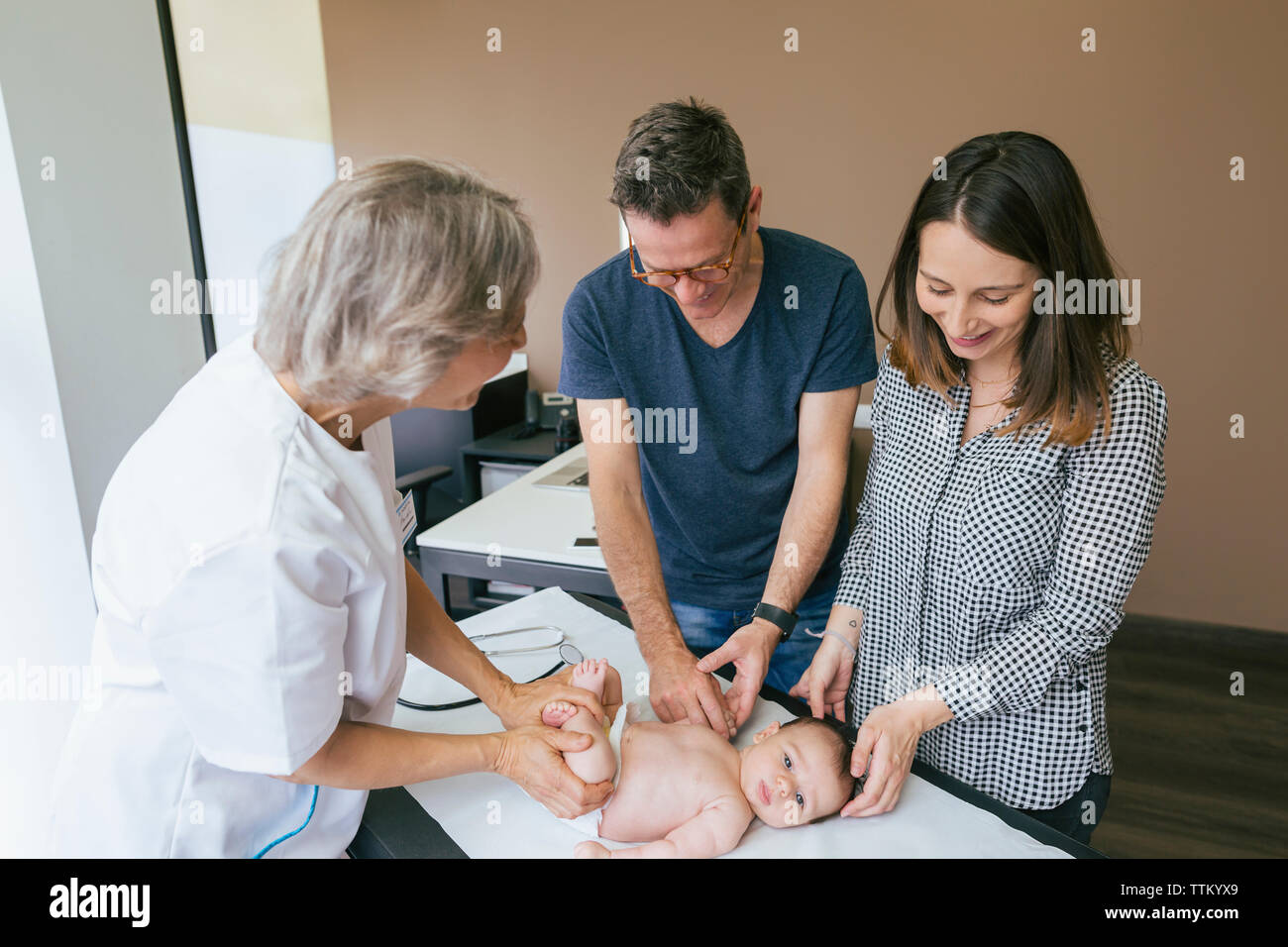Female doctor examining boy mother hi-res stock photography and images ...