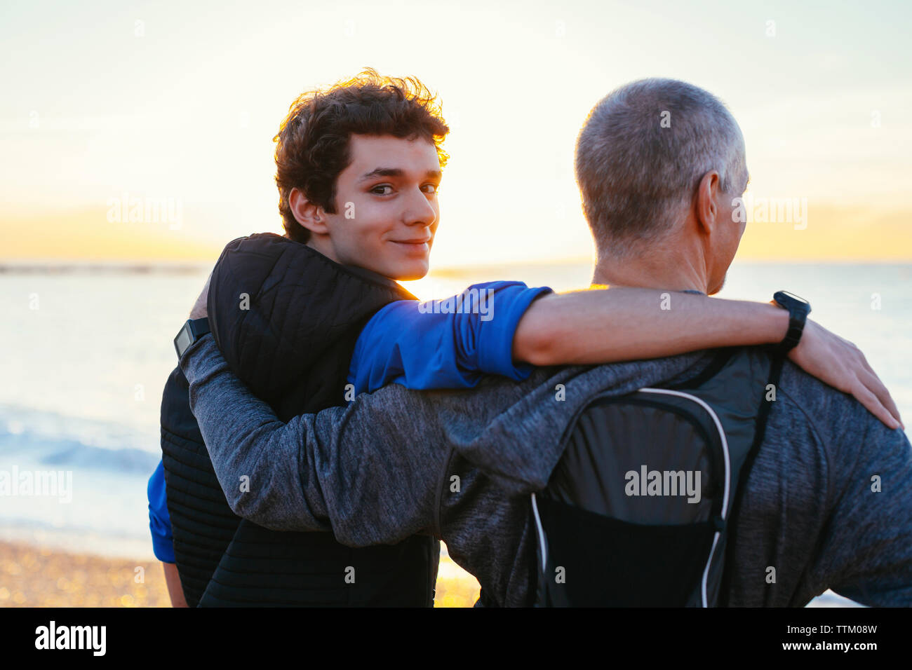 Arm around shoulder rear view hi-res stock photography and images - Alamy