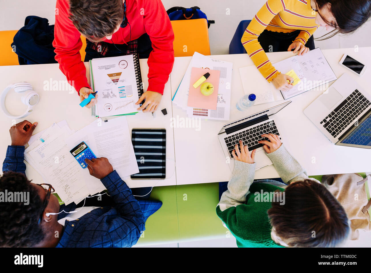 Adults studying screen computer hi-res stock photography and images - Alamy