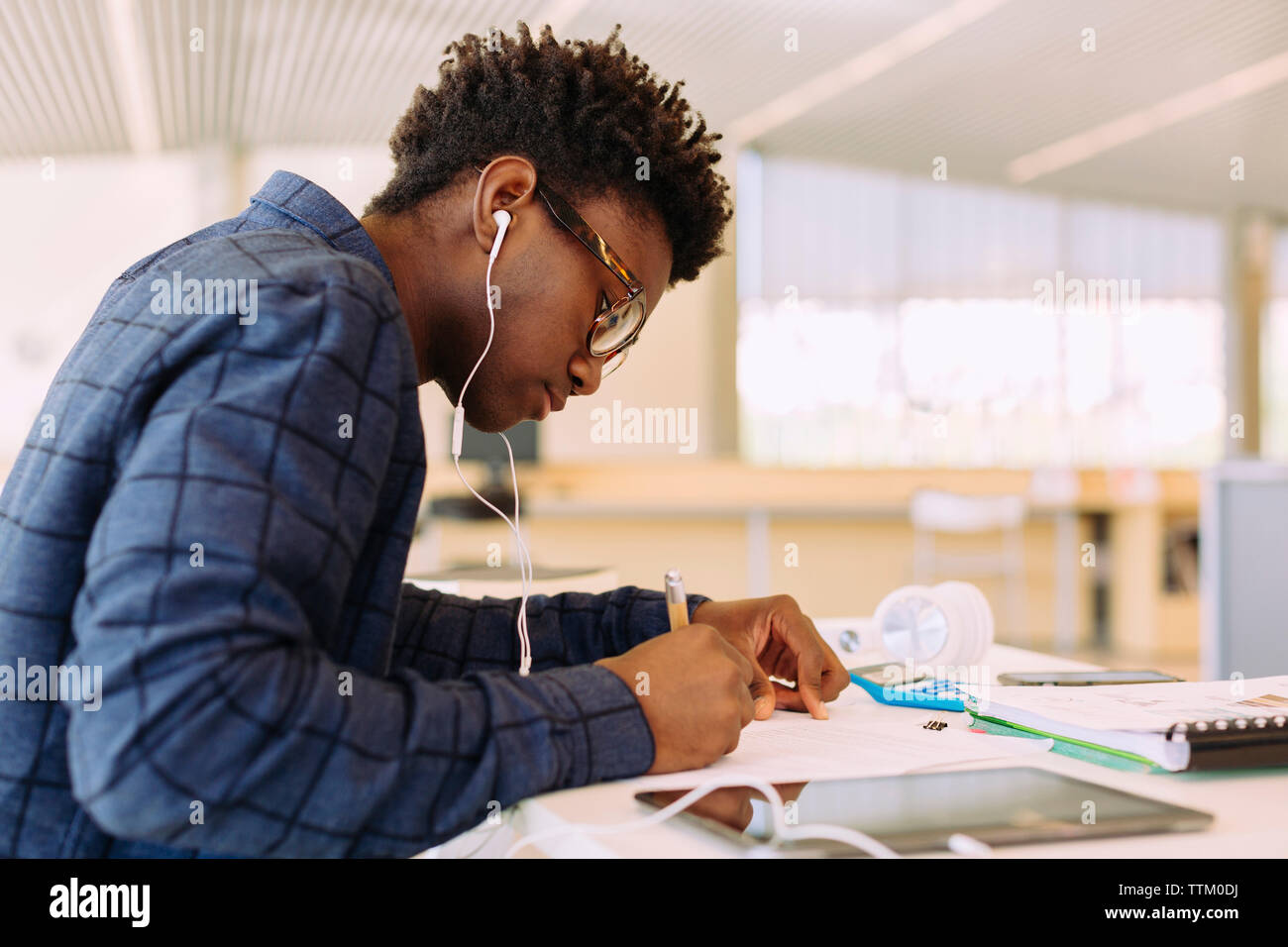 Man writing table hi-res stock photography and images - Alamy